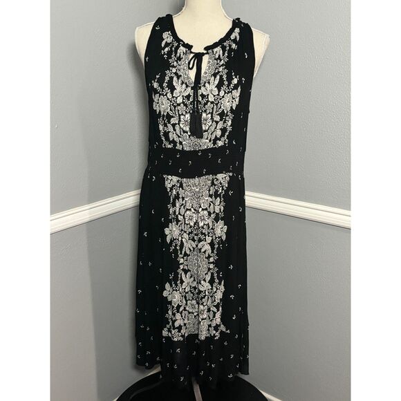 Bila | Dresses | Bila Boutique Black And White Smocked Floral Casual ...